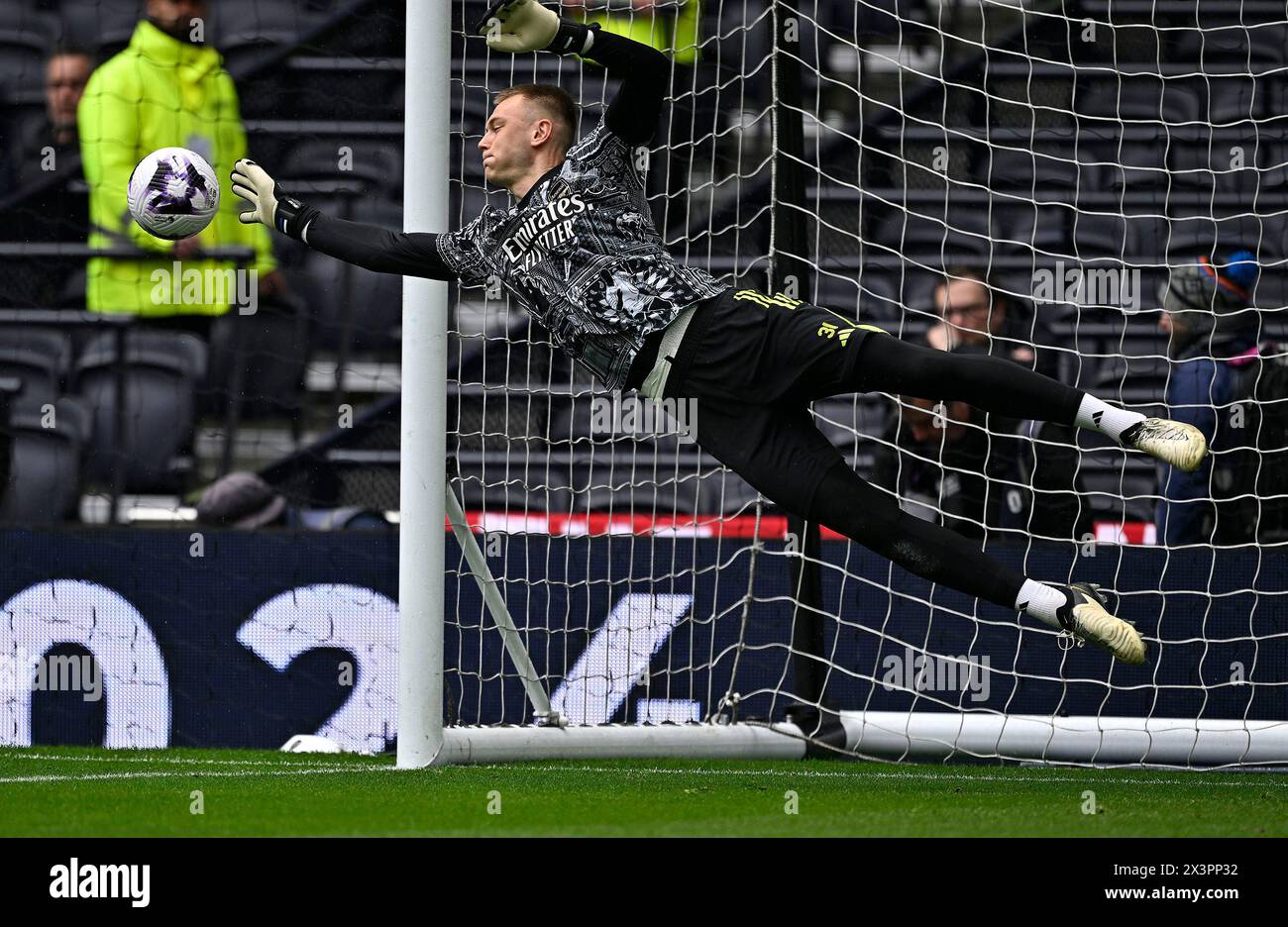London, UK. 28th Apr, 2024. Karl Hein (Arsenal, goalkeeper) in the warm ...