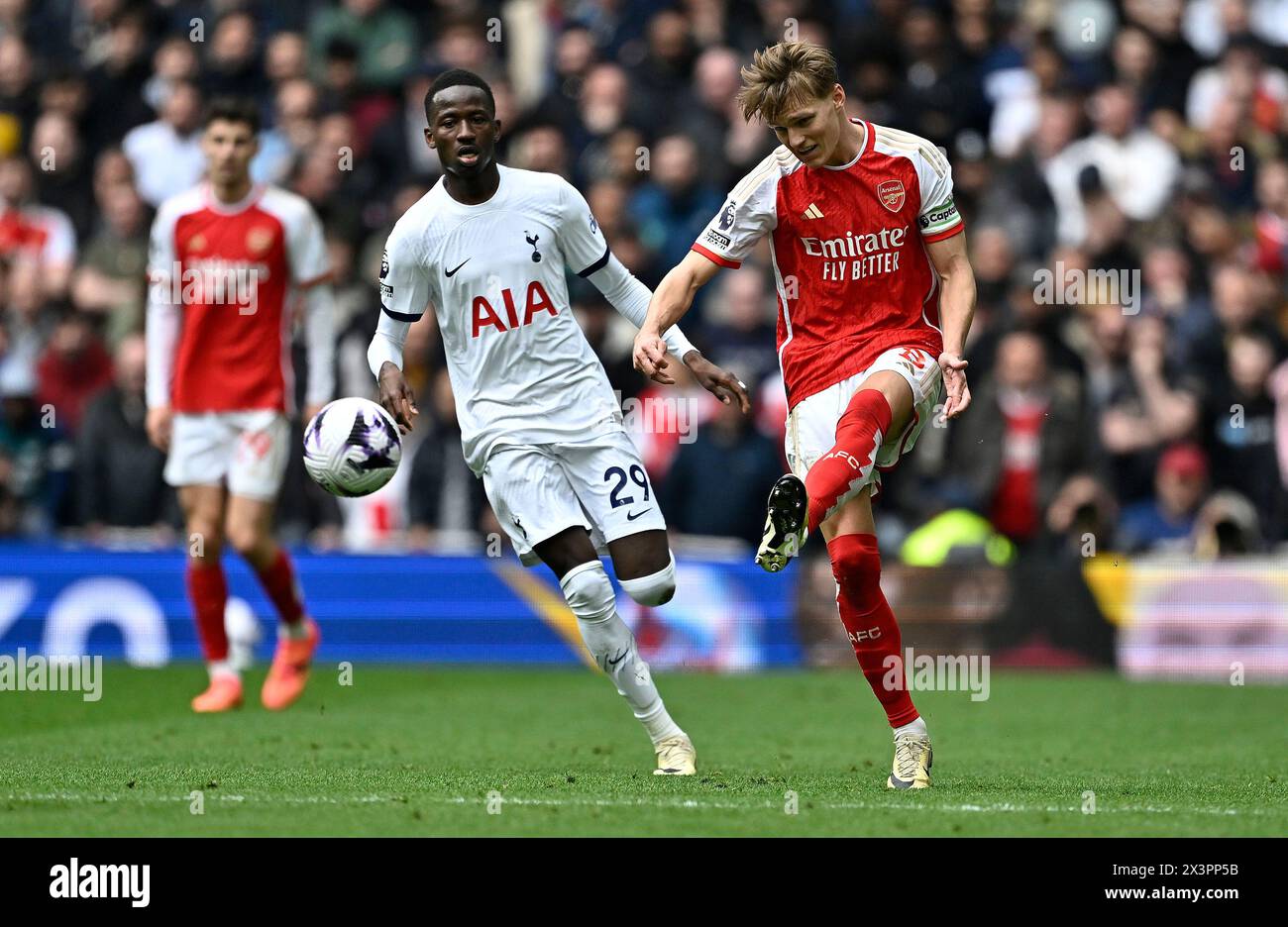Pape sarr tottenham 2024 hi-res stock photography and images - Alamy