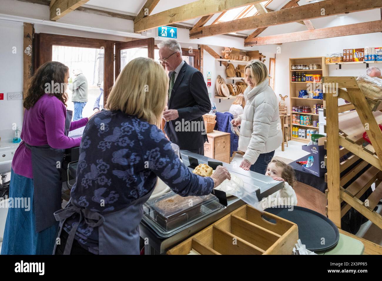 The community shop hi-res stock photography and images - Alamy