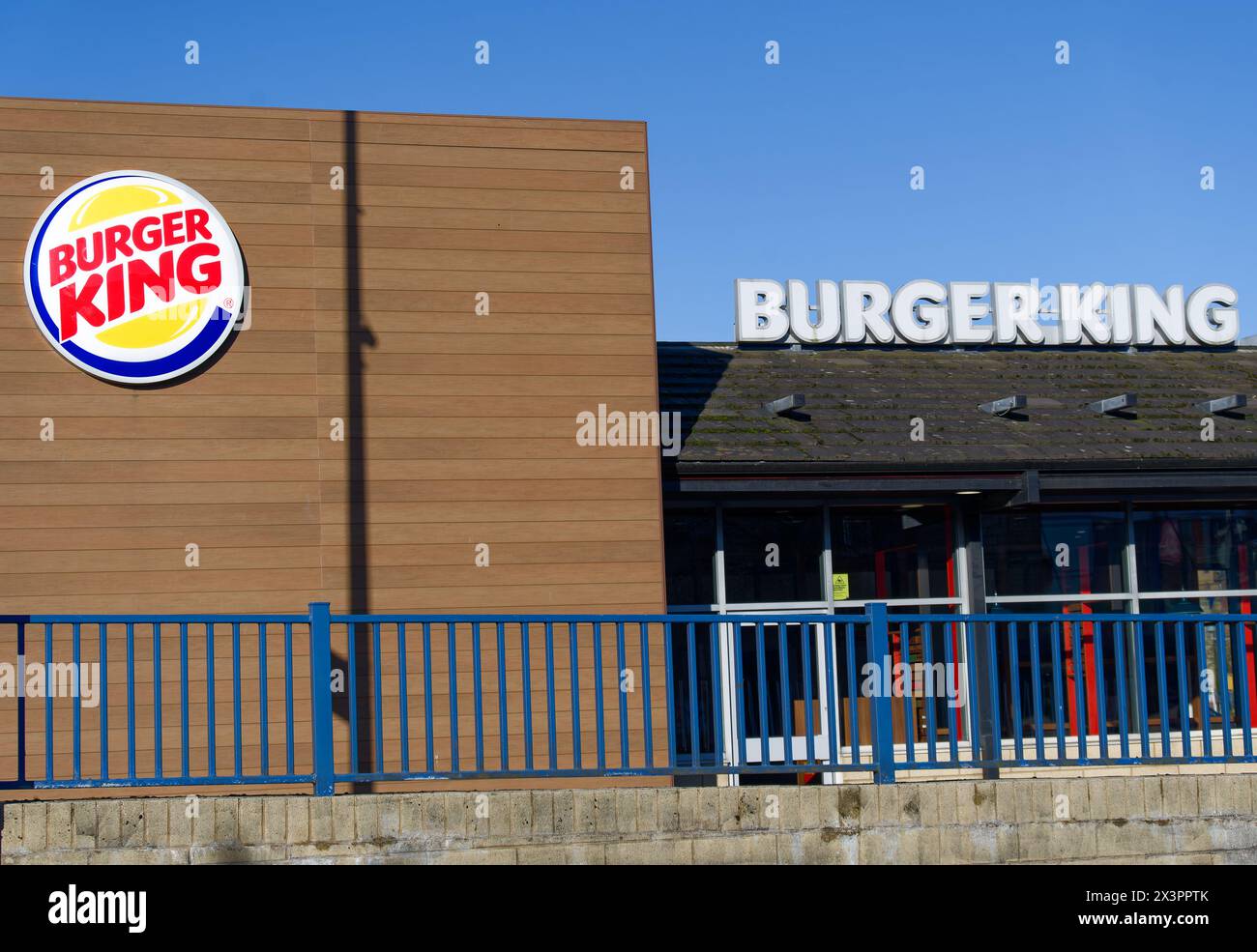 Burger King fast food restaurant sign on wall Stock Photo - Alamy