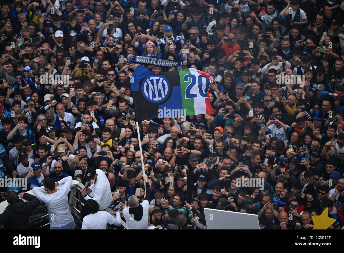 Milan, Italy. 28th Apr, 2024. Inter FC players celebrate victory with ...