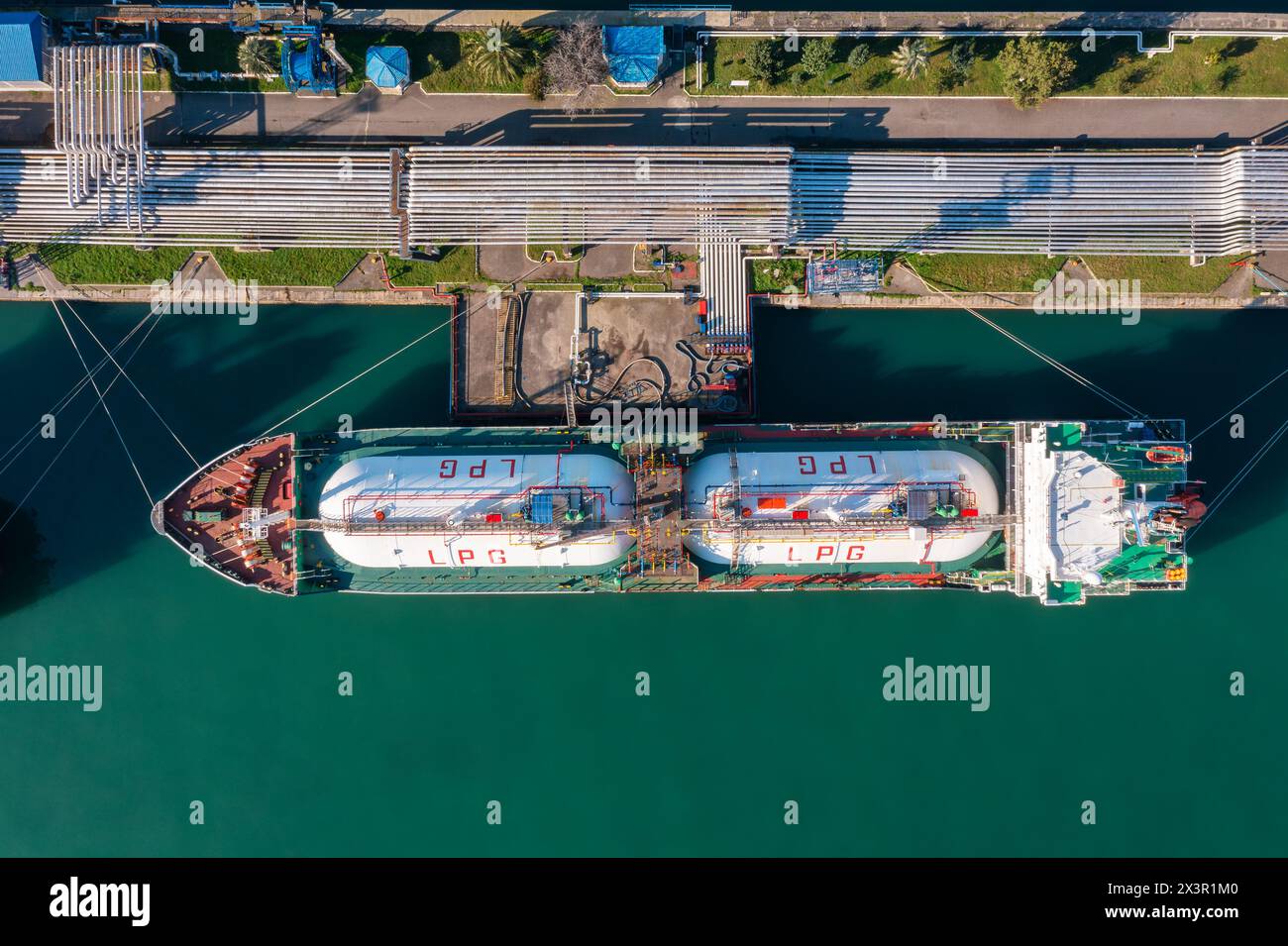 Aerial top down view ship LPG tanker vessel loading in gas and oil ...