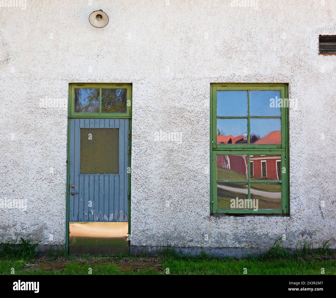 A door and a window to an old whitewashed house in Robertsfors Stock ...
