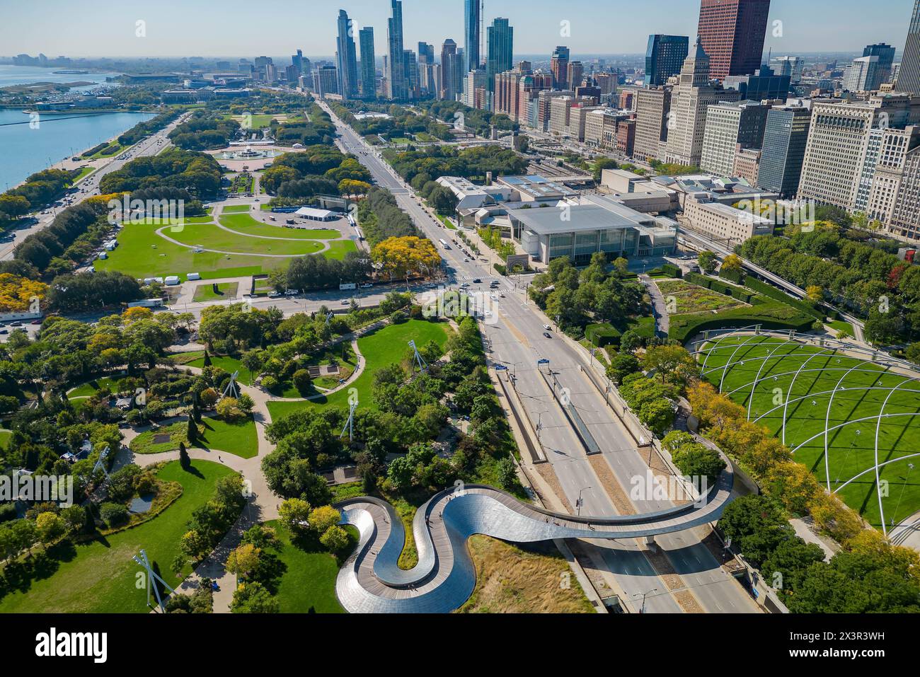 Aerial view of the BP Pedestrian Bridge and cityscape at Chicago Stock ...