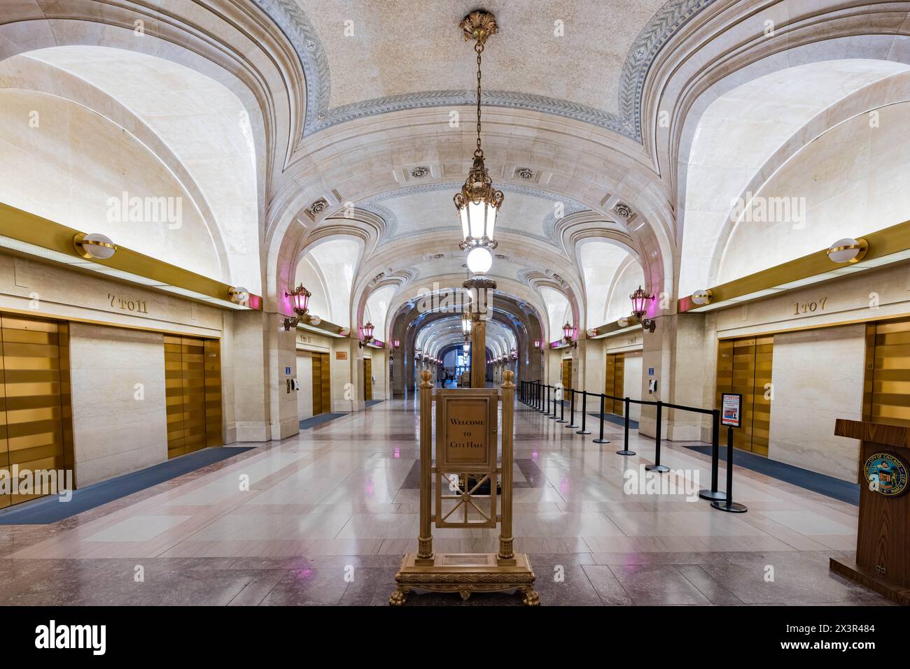Chicago city hall hi-res stock photography and images - Alamy
