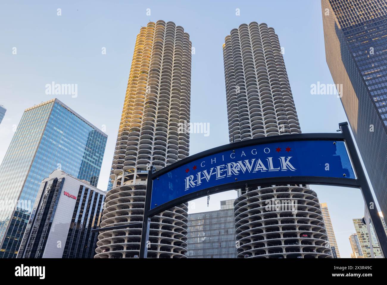 Chicago, OCT 3 2023 - Sunny exterior view of the Marina City Goldberg ...
