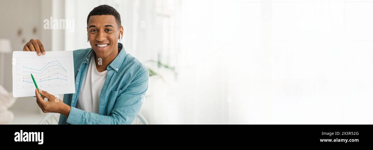 Man presenting financial chart with a smile Stock Photo - Alamy