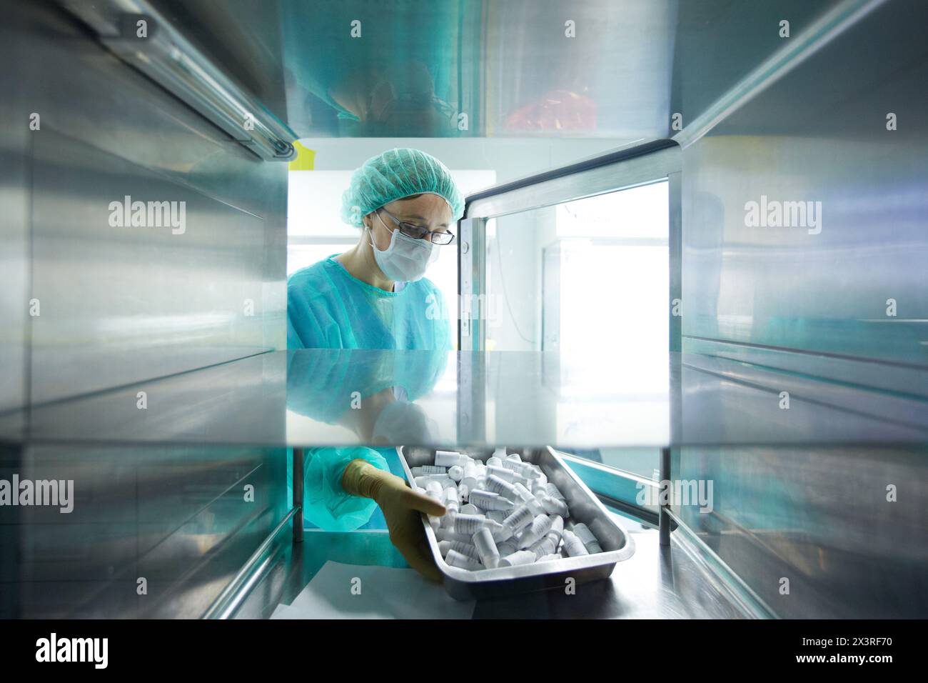 SAS window, Preparation of drugs, Clean room, Pharmacy, Hospital ...