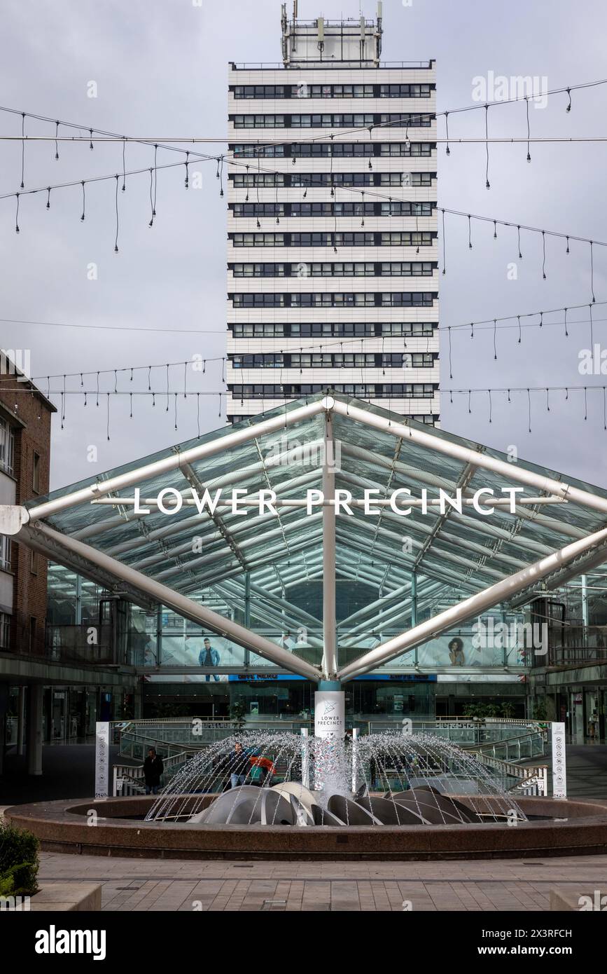 The City Centre Fountain and Lower Precinct, Coventry Stock Photo - Alamy