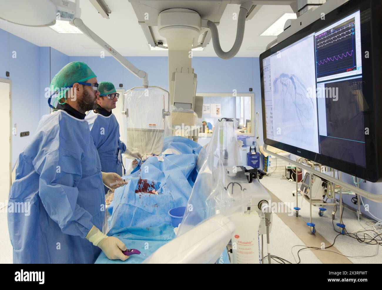 Coronary angioplasty surgeon hi-res stock photography and images - Alamy