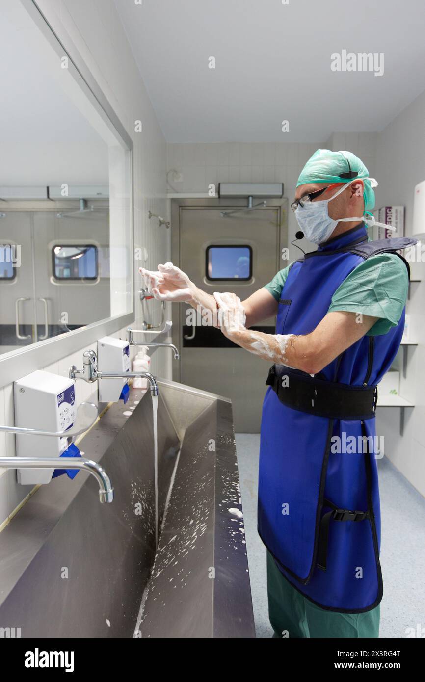 Surgical Scrub, Handwashing, Operating Room, Surgery, Hospital Donostia ...