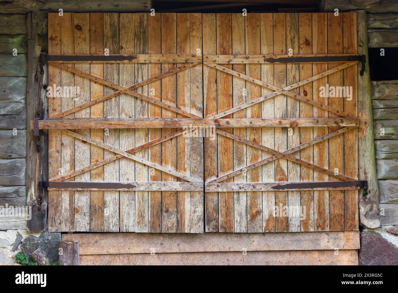 Large wooden door in an old country barn made of timber Stock Photo - Alamy