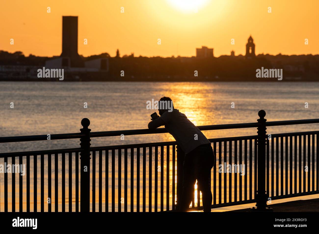 Sunset silhouette river mersey hi-res stock photography and images - Alamy