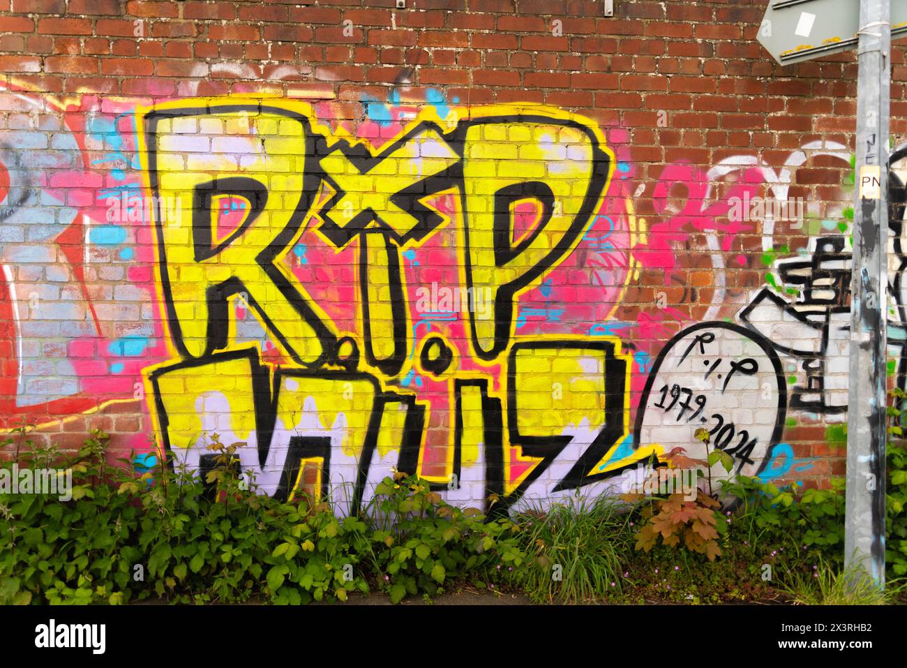 Graffiti, wall, Banksy, spray-paint, public space, colourful, satirical ...