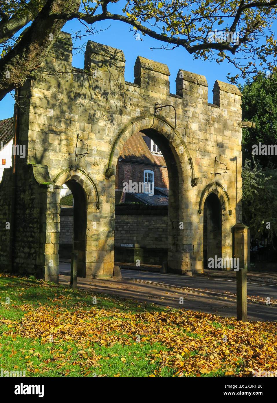 Priory Gate, Lincoln City, Cat 2 protected, Minster yard, built 1825 ...