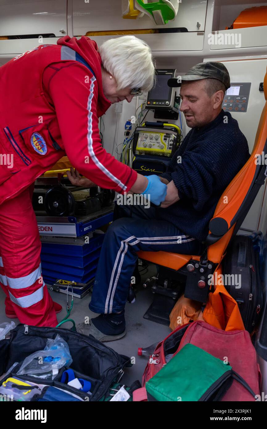 Paramedic emergency medication patient hi-res stock photography and ...