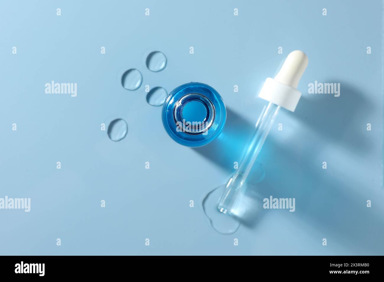 Serum bottle open hi-res stock photography and images - Alamy