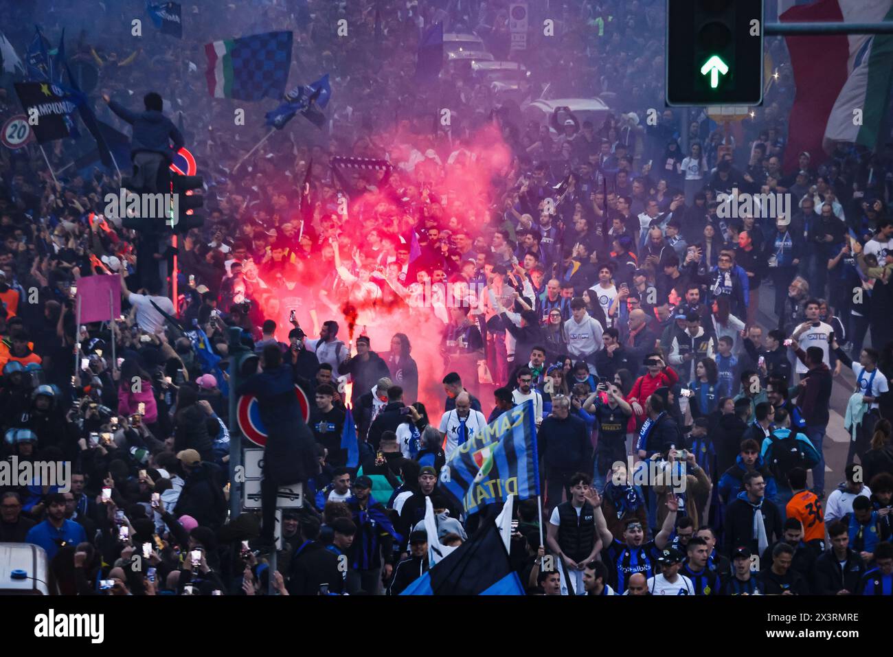Milan, the open-top bus for the Inter Scudetto party. In the photo: The ...