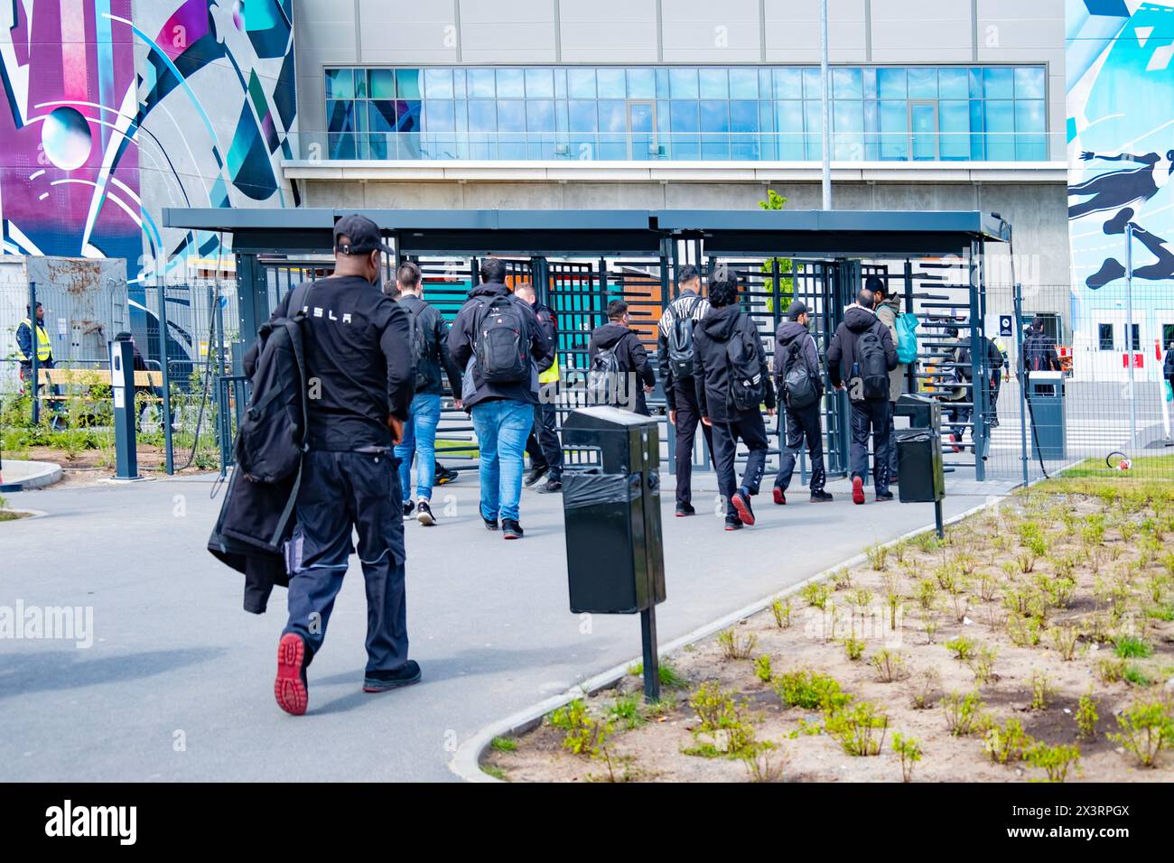 Work shift arrival, checkpoint Tesla Gigafactory Berlin-Brandenburg ...