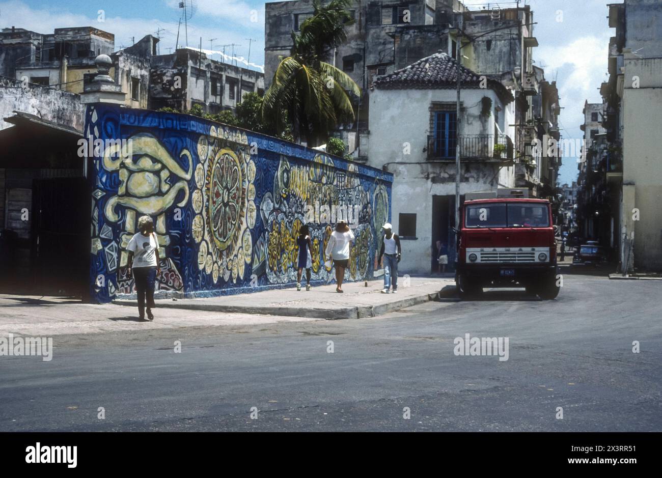 Mural on a wall in central Havana, Cuba Stock Photo - Alamy