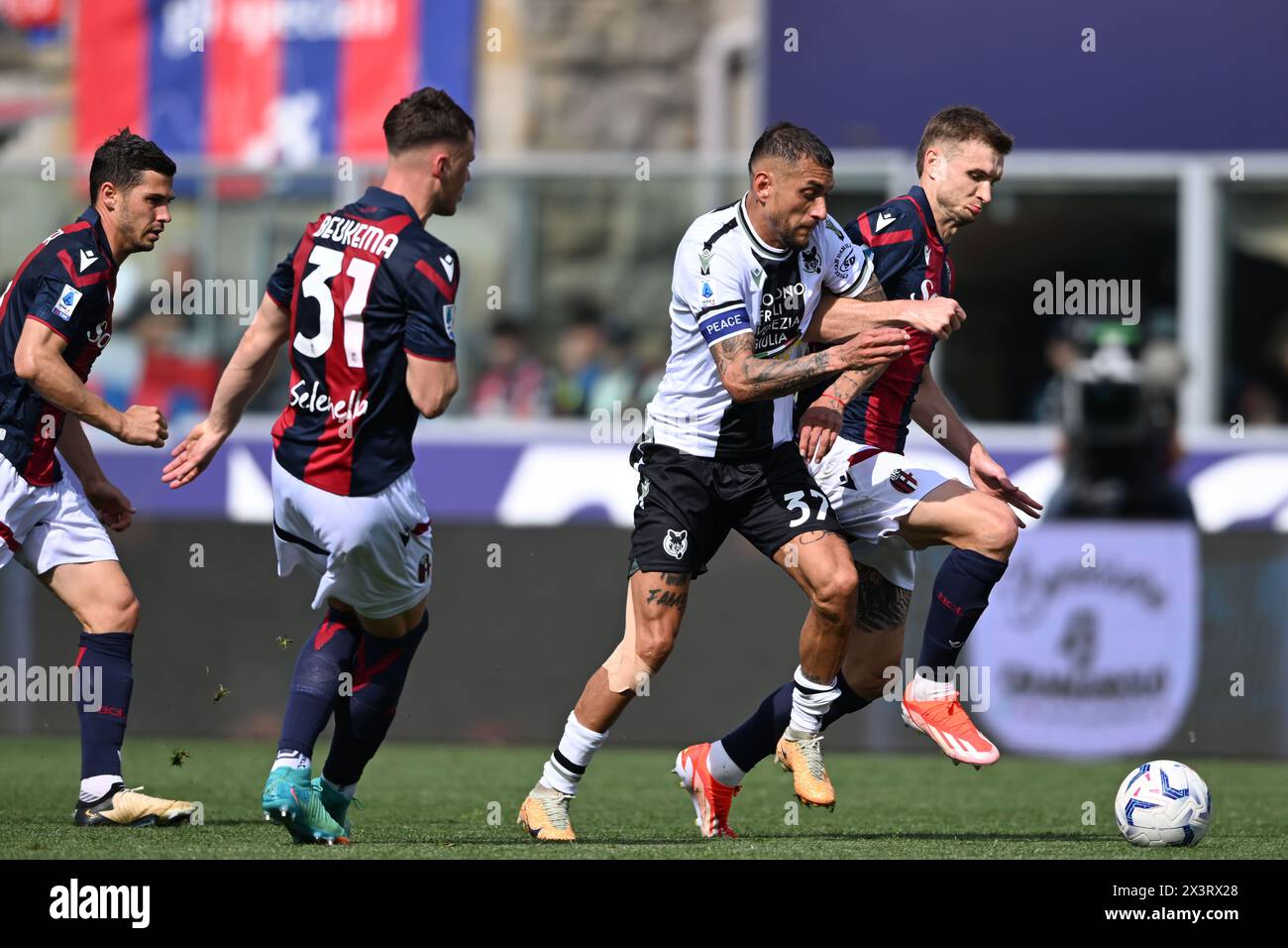 Stefan Posch (Bologna)Roberto Pereyra (Udinese)Sam Beukema (Bologna ...