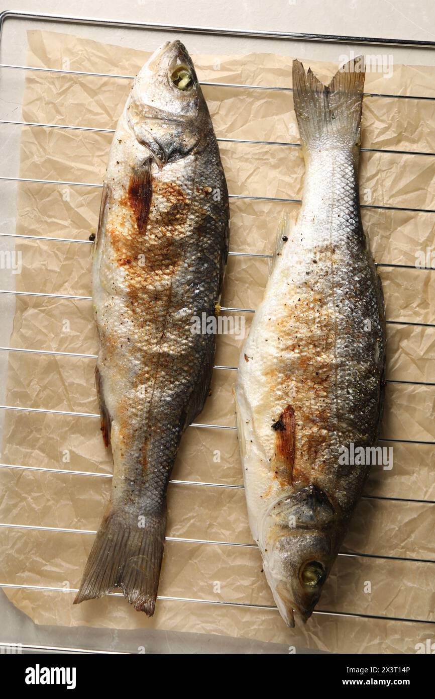 Baked fish on cooling rack, top view Stock Photo - Alamy