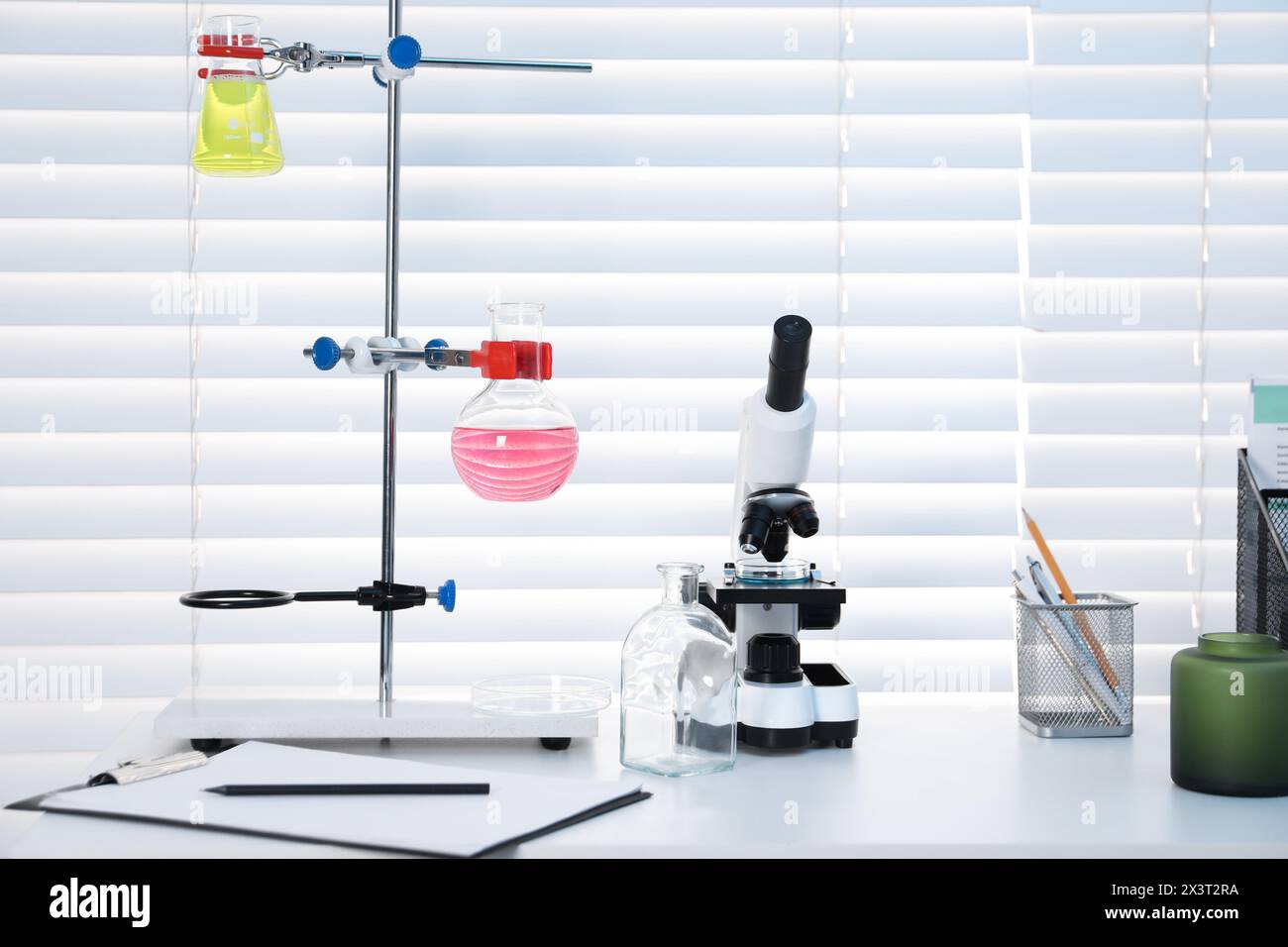 Microscope flasks on table hi-res stock photography and images - Alamy