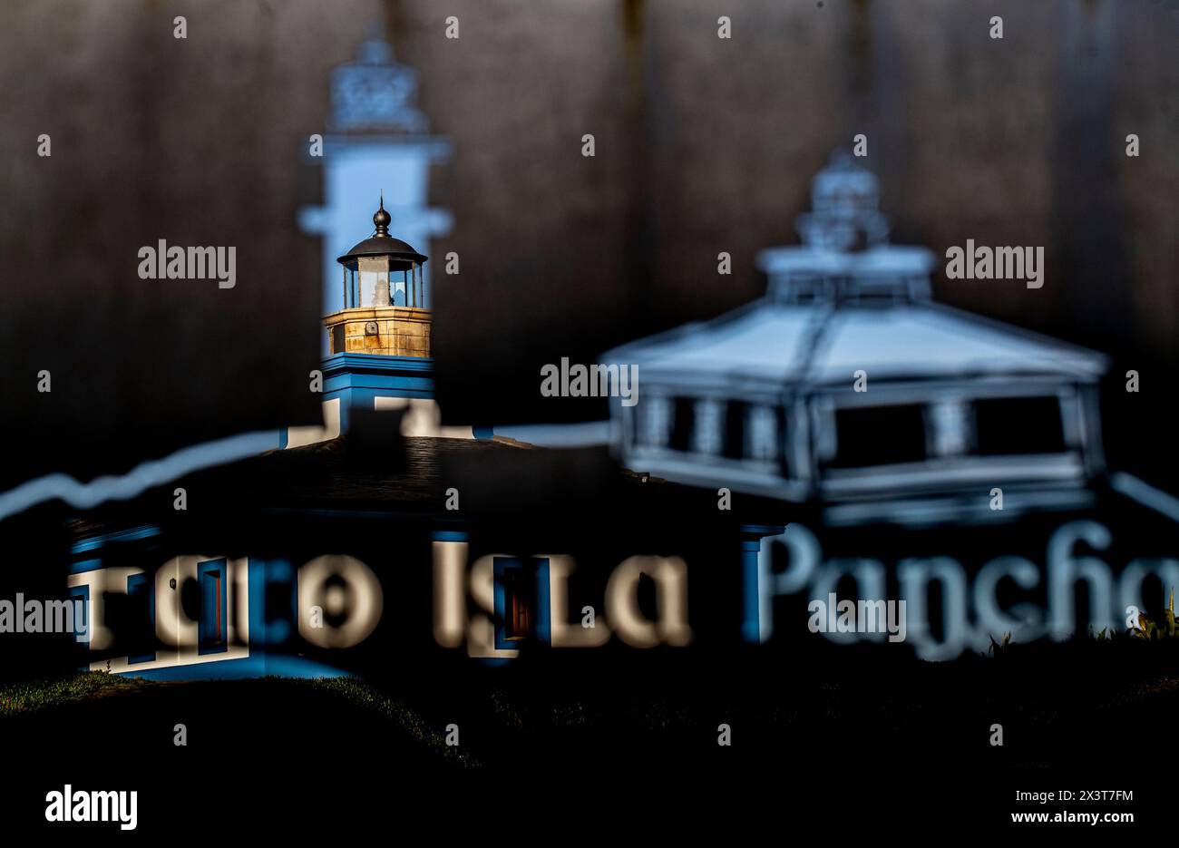 Faro de Isla Pancha Stock Photo - Alamy