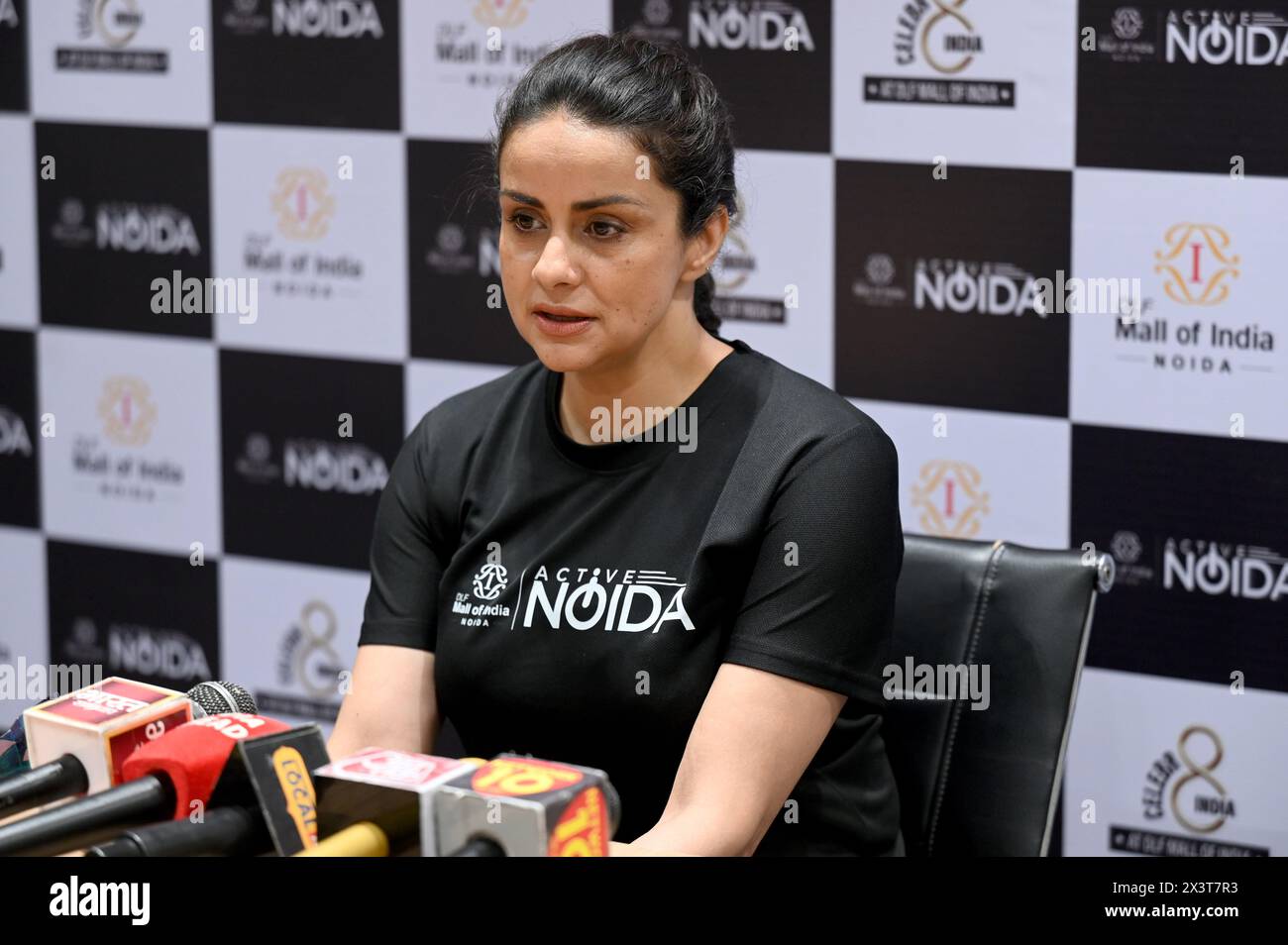 Bollywood actress gul panag hi-res stock photography and images - Alamy