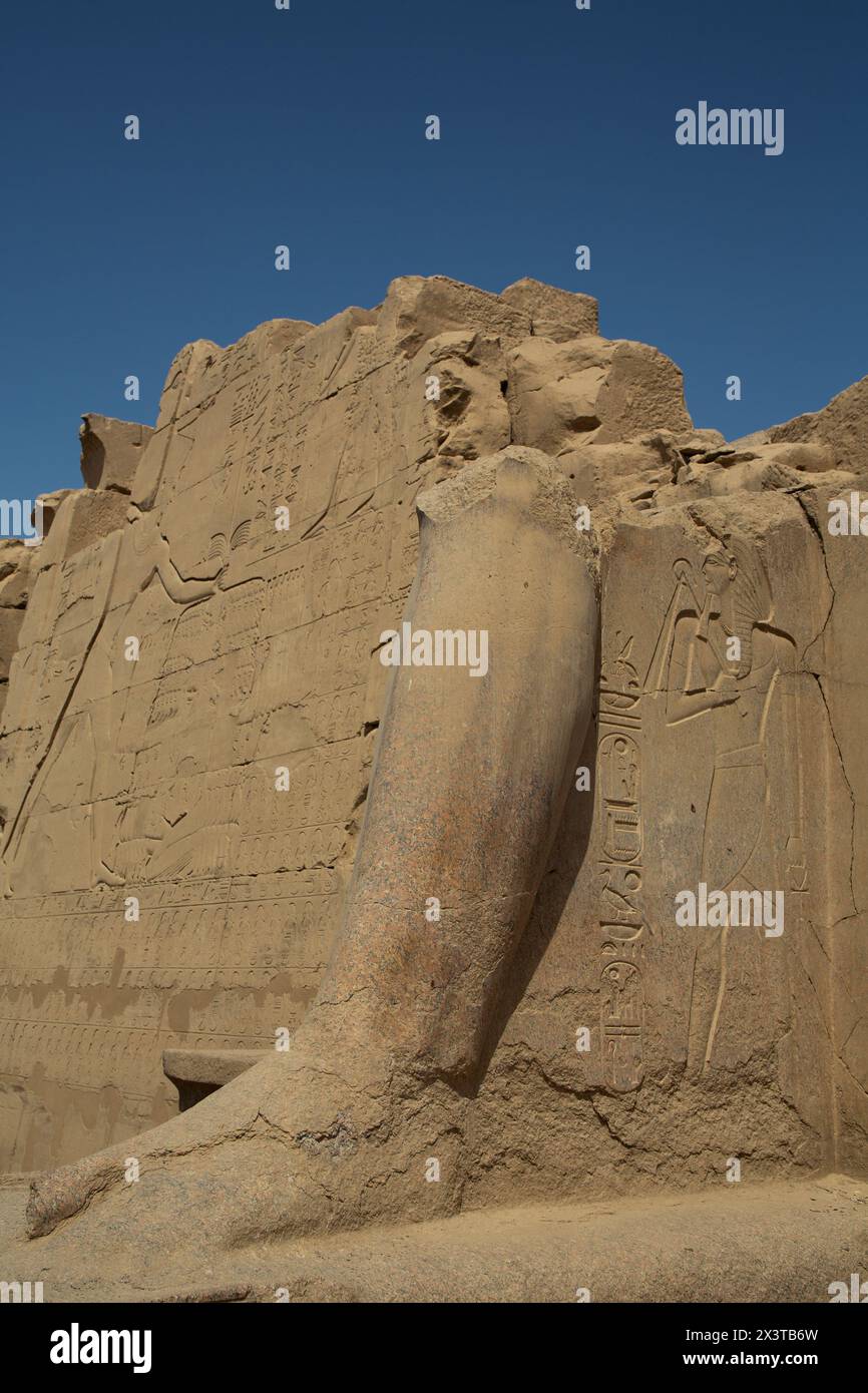 Partial Statue of Pharaoh, Karnak Temple Complex, UNESCO World Heritage ...