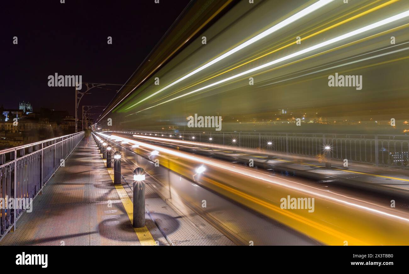Puente metro hi-res stock photography and images - Alamy