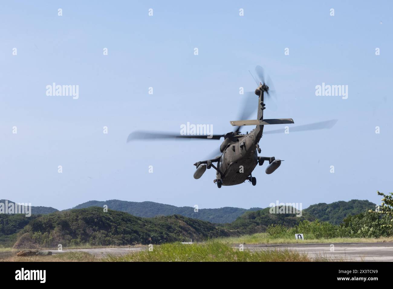 A UH-60M Black Hawk with 2nd Battalion, 25th Aviation Regiment, 25th ...