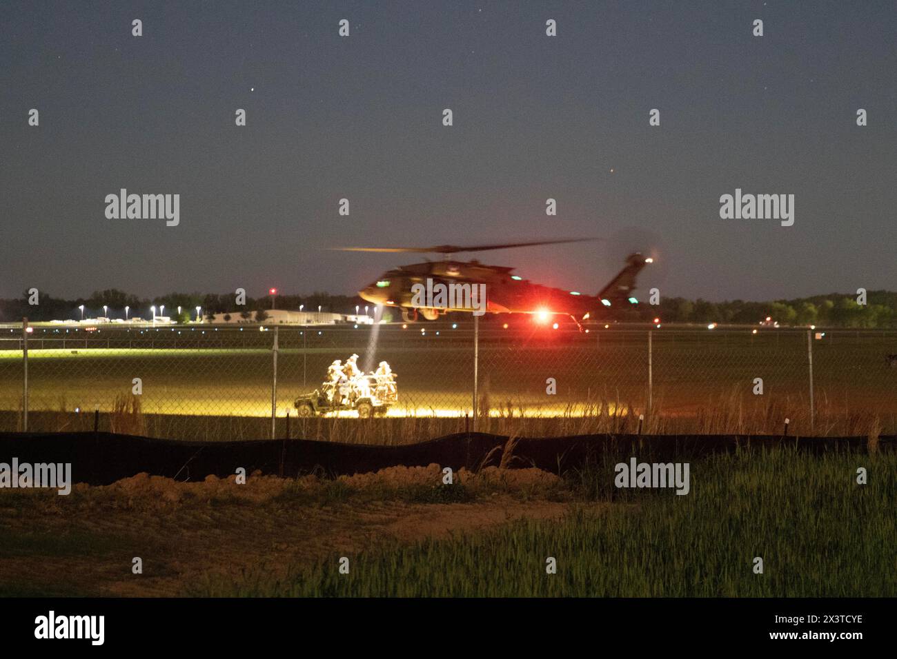 A UH-60 Blackhawk from 5th Battalion, 101st Combat Aviation Brigade ...