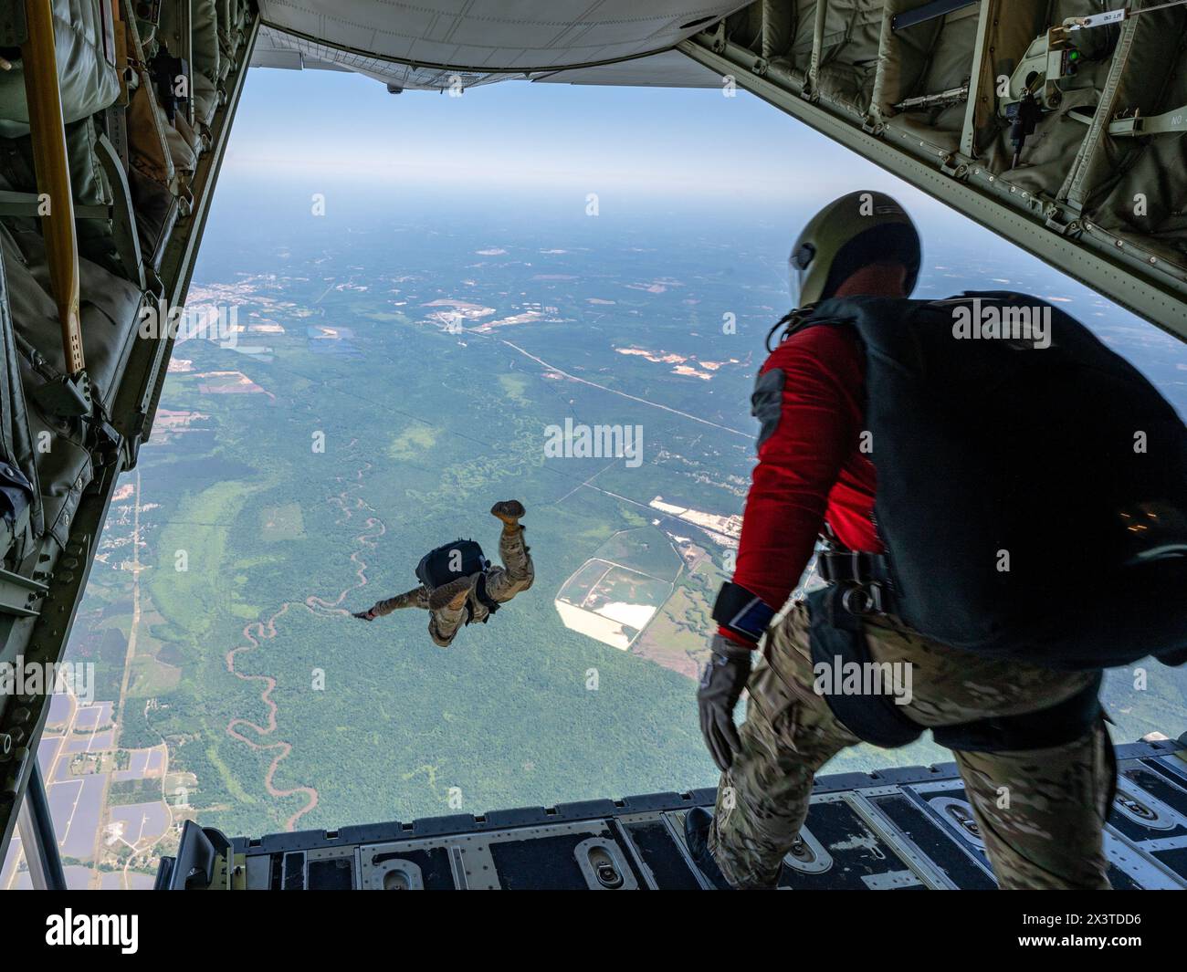 U.S. Air Force Special Warfare Airmen execute military free fall jumps ...