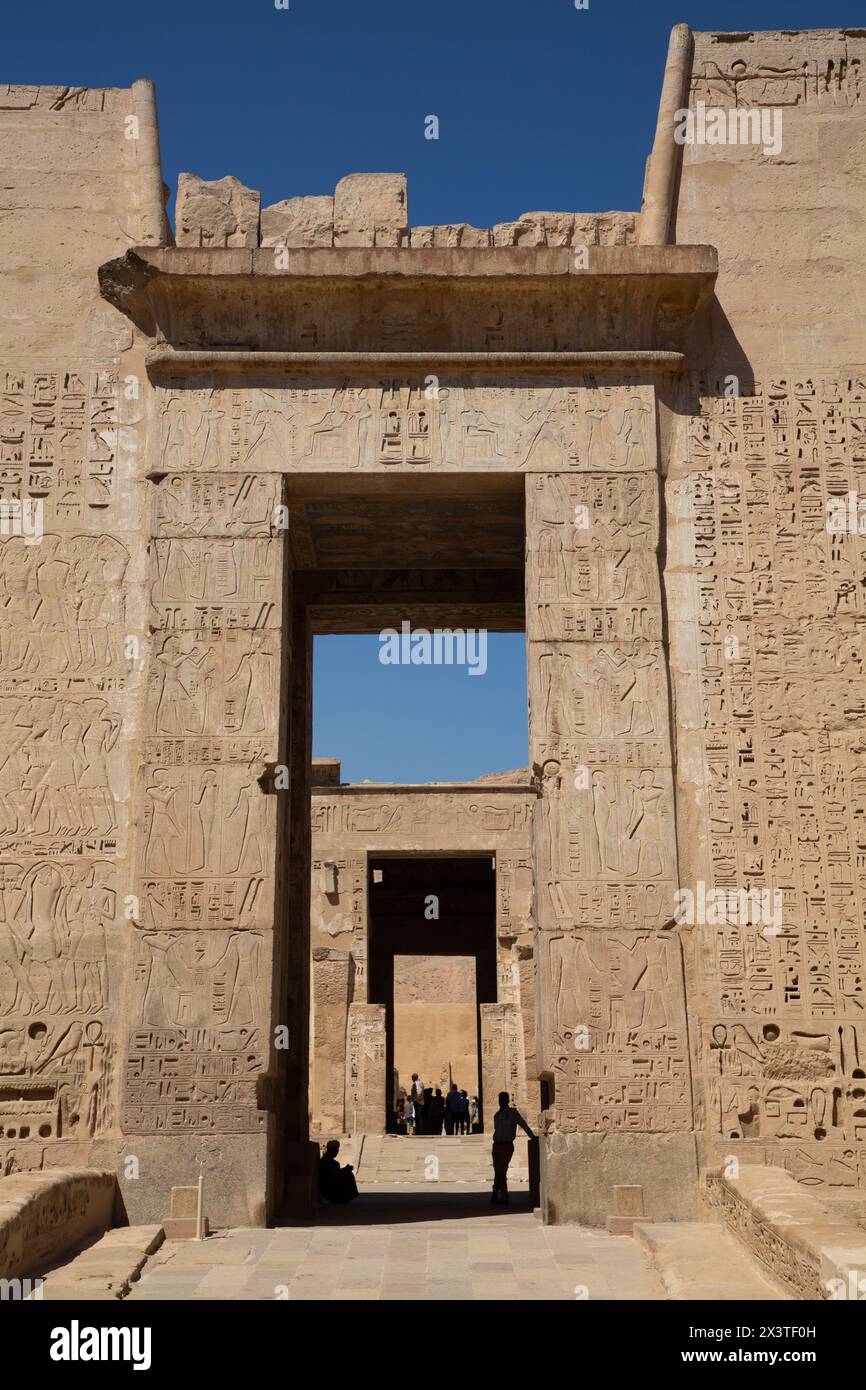 Image ancient entrance temple hi-res stock photography and images - Alamy