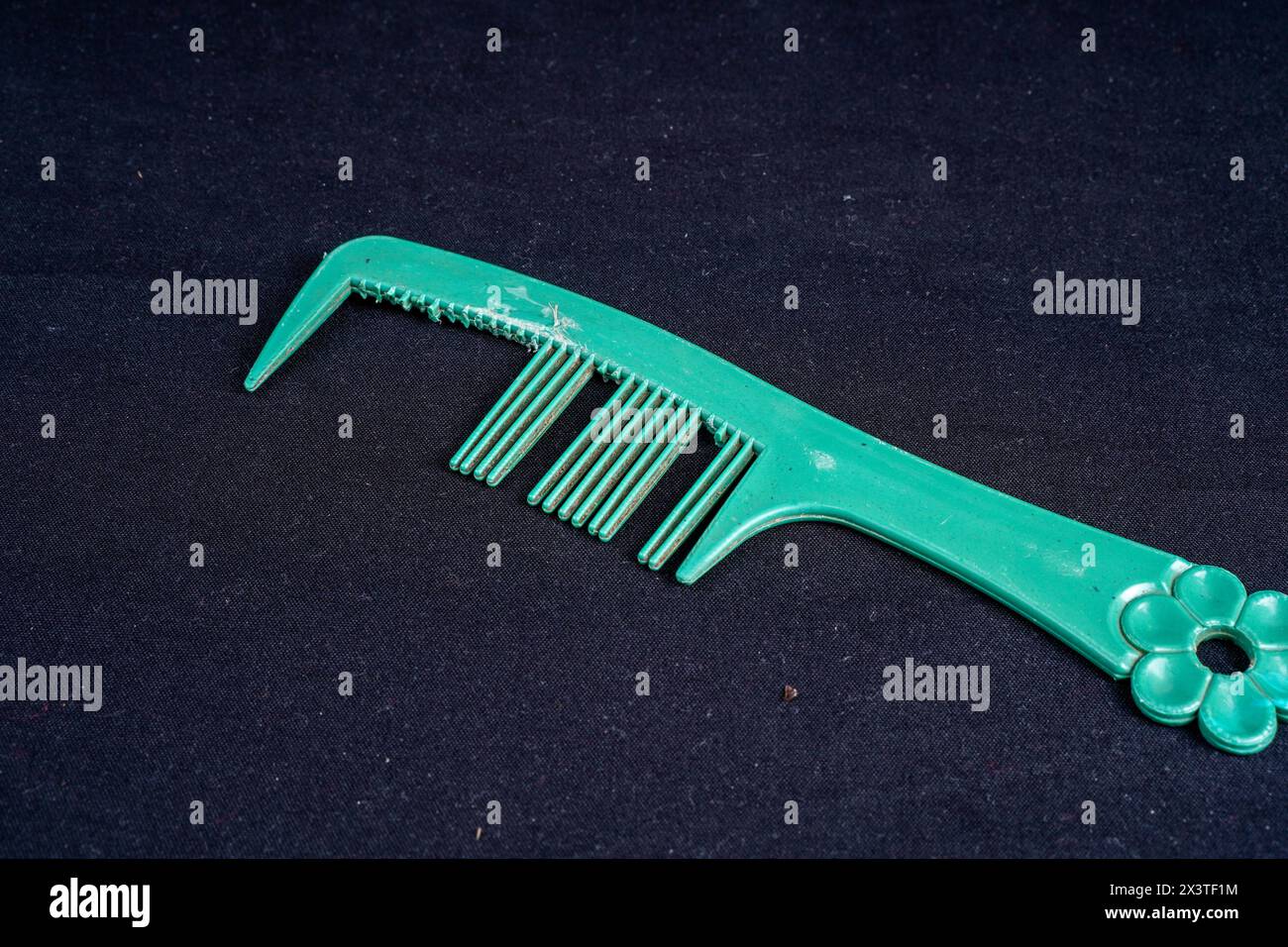 Toothed comb hi-res stock photography and images - Alamy