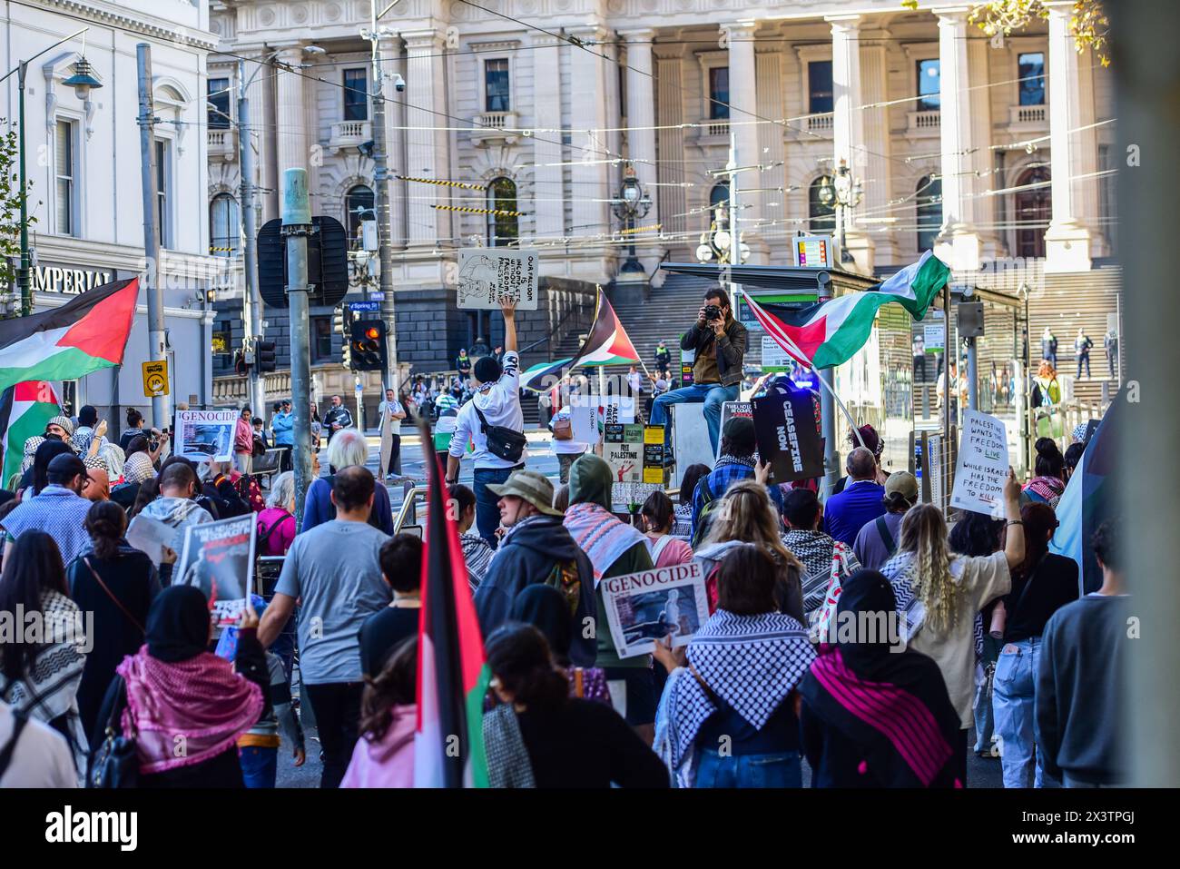 Melbourne, Australia. 28th Apr, 2024. A crowd of protesters carries ...