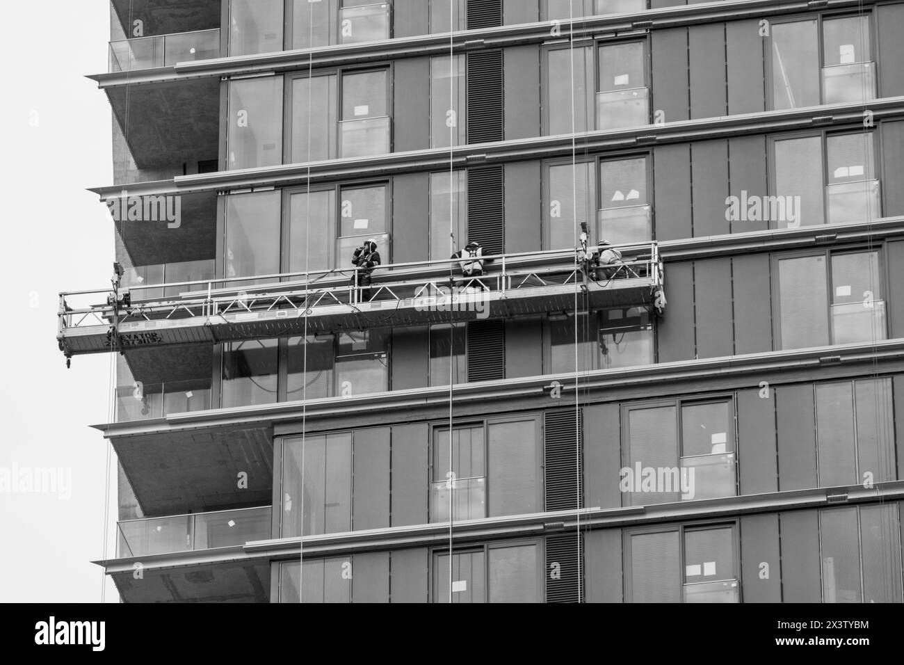 Suspended platform hi-res stock photography and images - Alamy