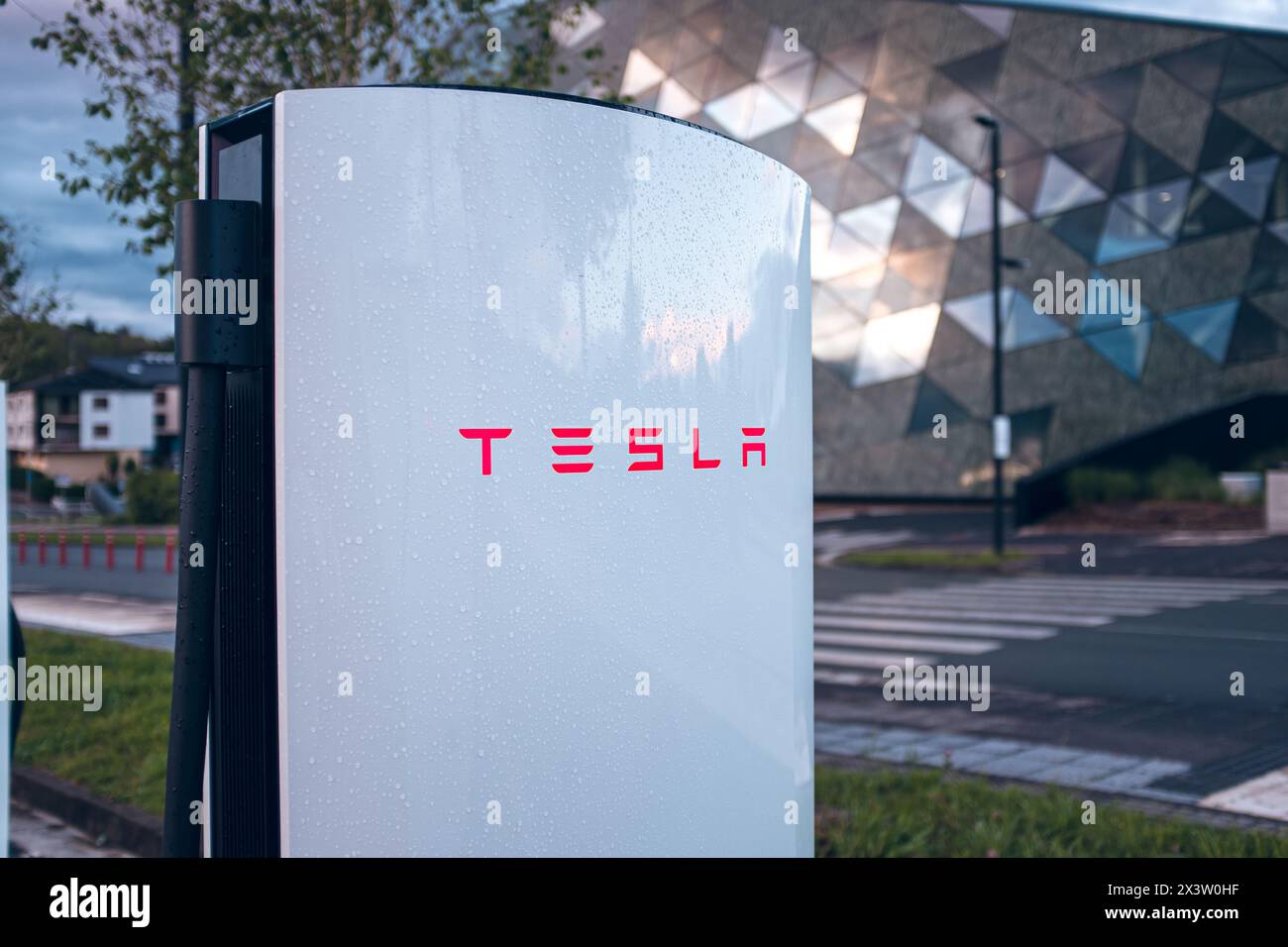 Teslamodel hi-res stock photography and images - Alamy