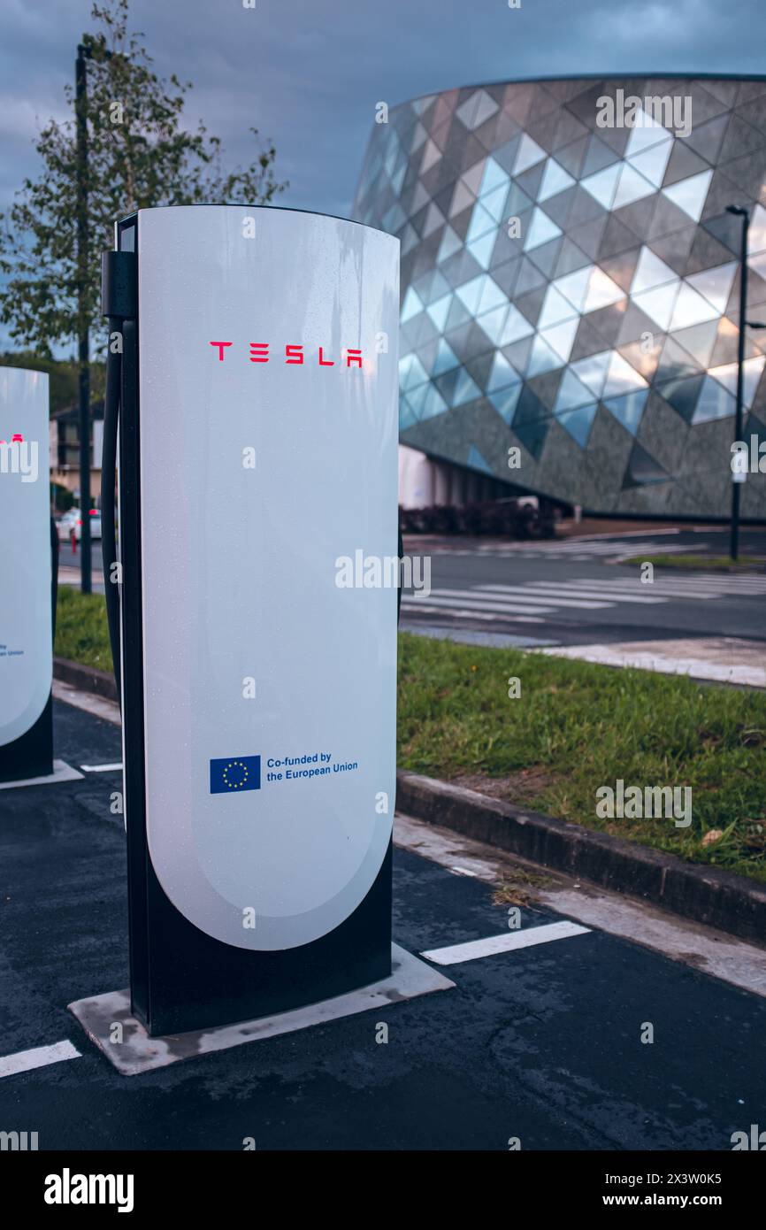 Teslamodel hi-res stock photography and images - Alamy