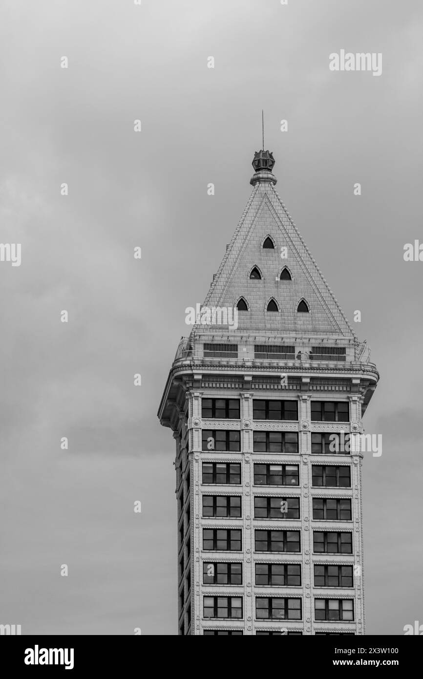Smith Tower in Seattle black and white Stock Photo - Alamy