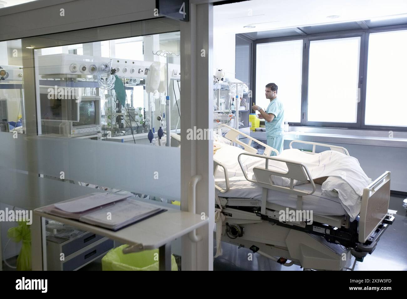 Two intensive care beds hi-res stock photography and images - Alamy