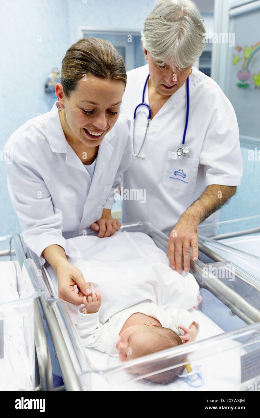 Hospital nurses taking care male hi-res stock photography and images ...