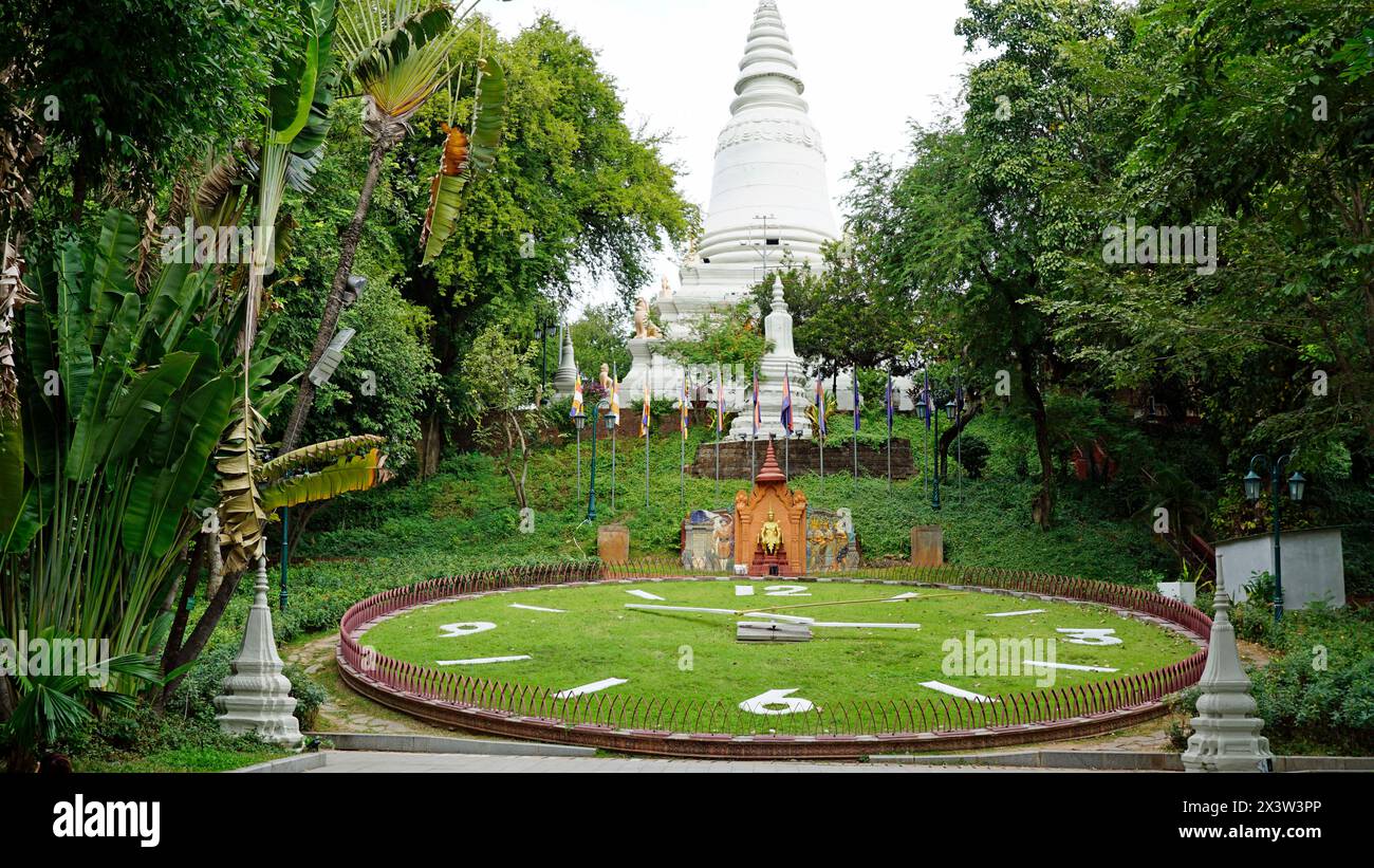 wat phnom temple in phnom penh in cambodia Stock Photo - Alamy