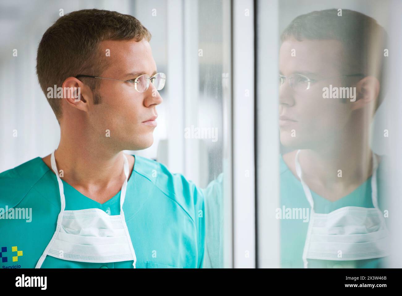 Portrait doctor head mirror hi-res stock photography and images - Alamy