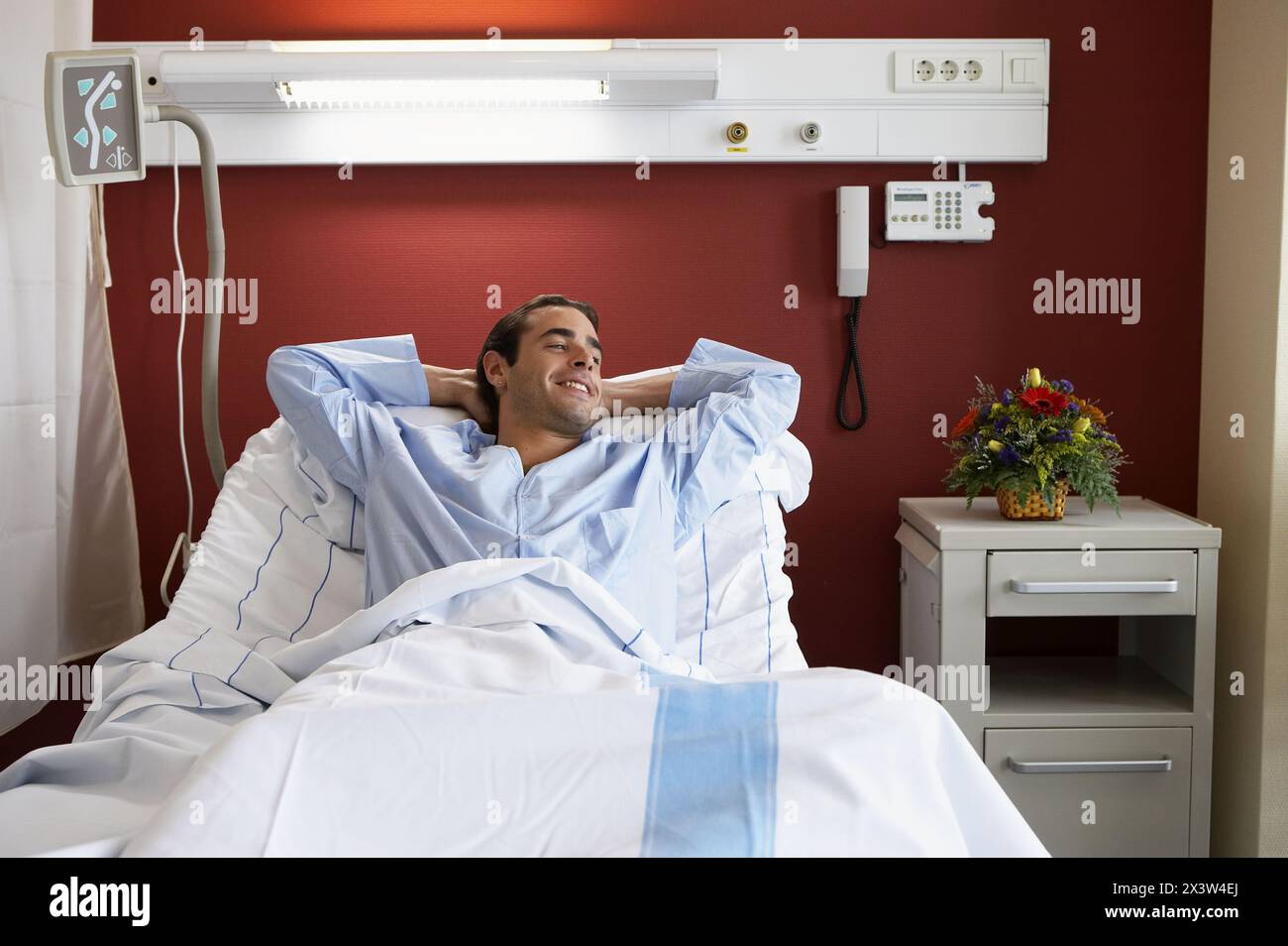 Man hospital bed head hands hi-res stock photography and images - Alamy