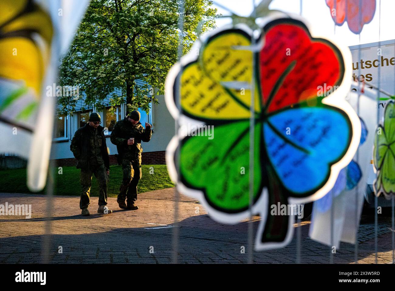 Elm, Germany. 29th Apr, 2024. Soldiers walk past a cloverleaf made by a ...
