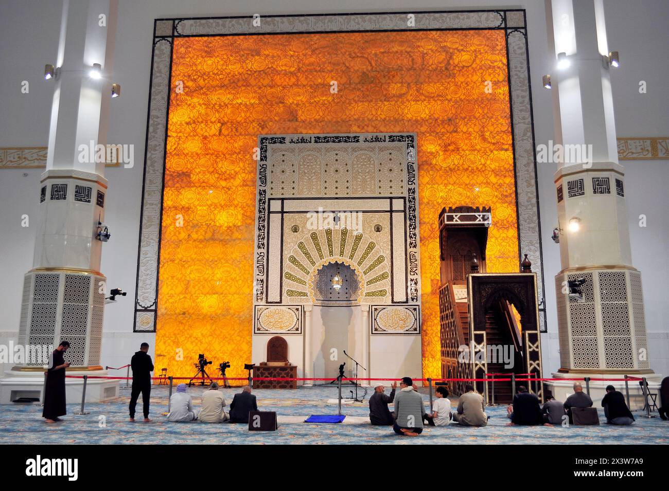 Islamic worshippers mosque north africa hi-res stock photography and ...