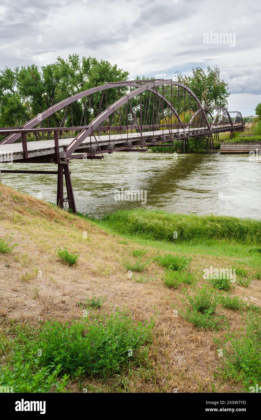 Fort Laramie Bridge, Iron Bridge over the Platte River in Wyoming, USA ...