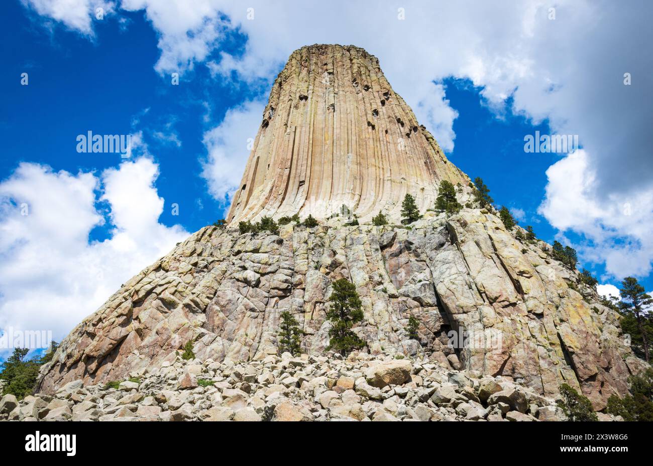Devils Tower National Monument, Butte in Wyoming, USA Stock Photo - Alamy